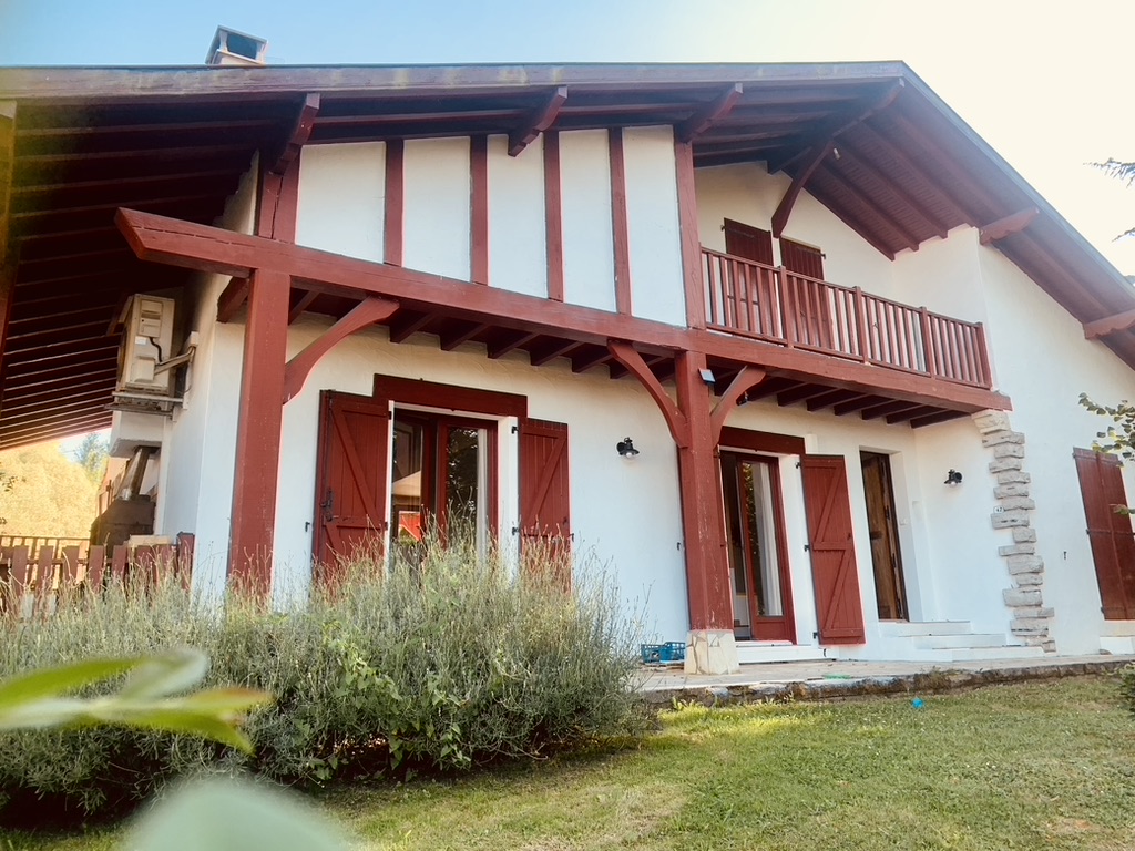 Magnifique villa Basque avec piscine à la campagne - Bienvenue Immo